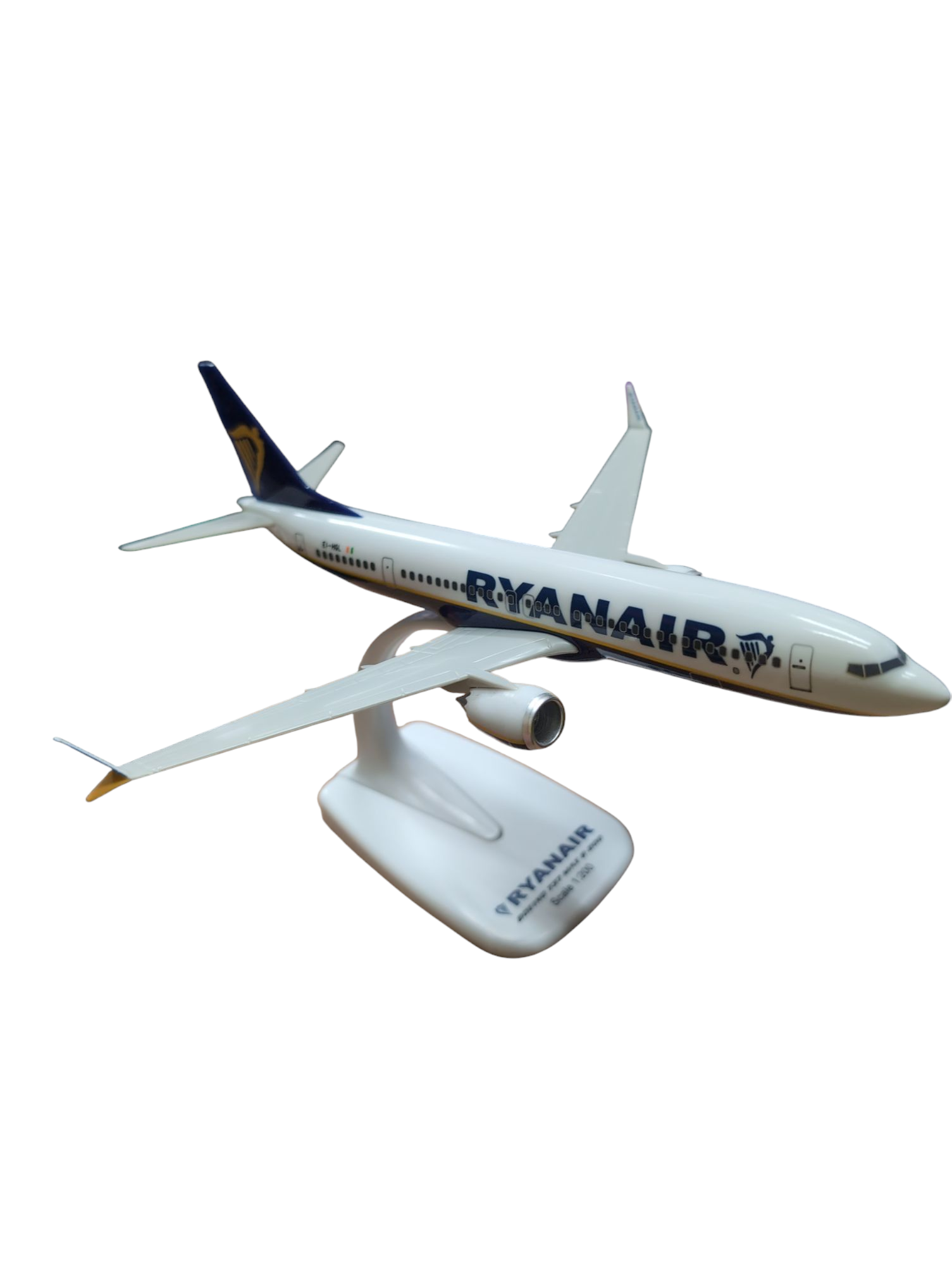 Pre-owned Ryanair Boeing 737 MAX 8-200 1:200 Snap-Fit Model with Stand ...
